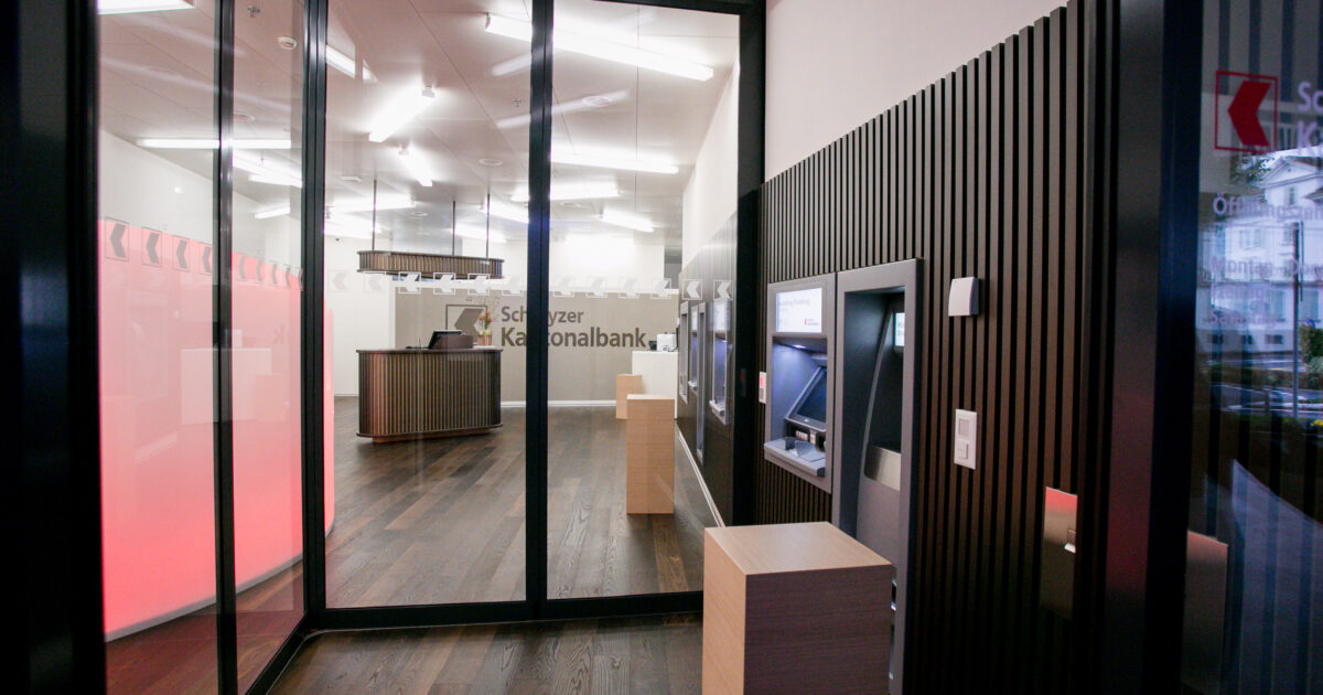 Bankfiliale Schwyzer Kantonalbank Mythen Center, Mythencenterstrasse ...