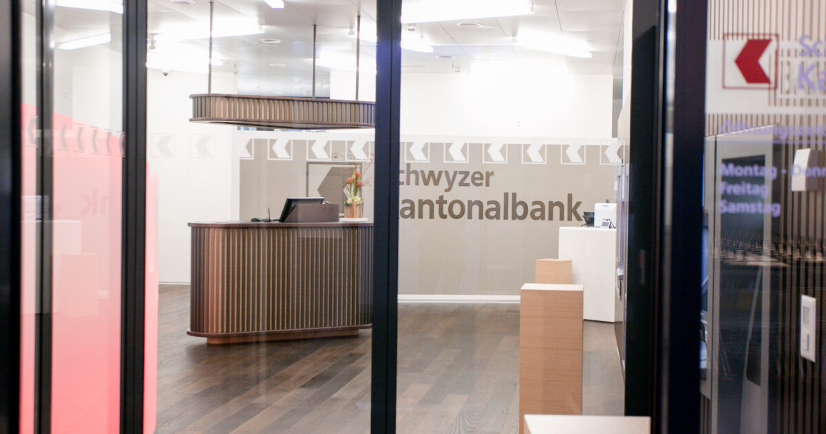 Bankfiliale Schwyzer Kantonalbank Mythen Center, Mythencenterstrasse ...