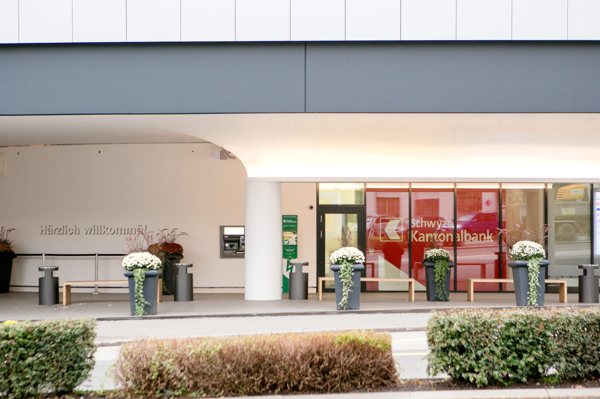 Bankfiliale Schwyzer Kantonalbank Mythen Center, Mythencenterstrasse ...